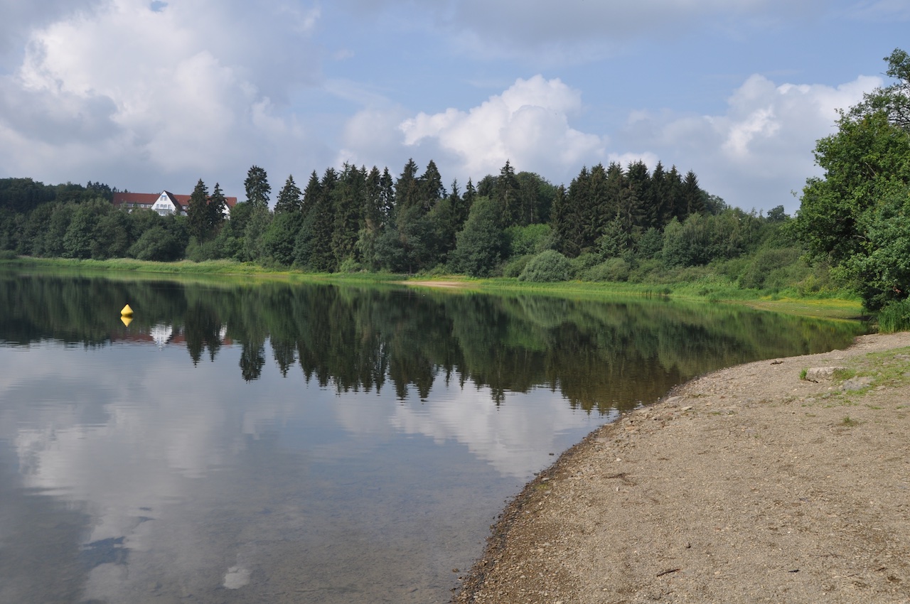 Brucher Talsperre und Genkeltalsperre (Rundwanderung im Bergischen Land ...