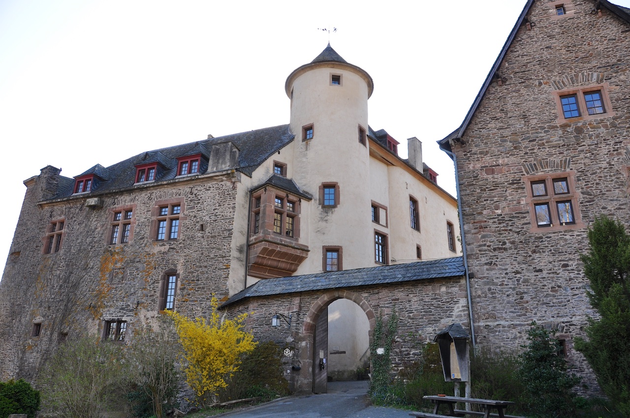 Burg Neuerburg (Eifel) | GPS Wanderatlas