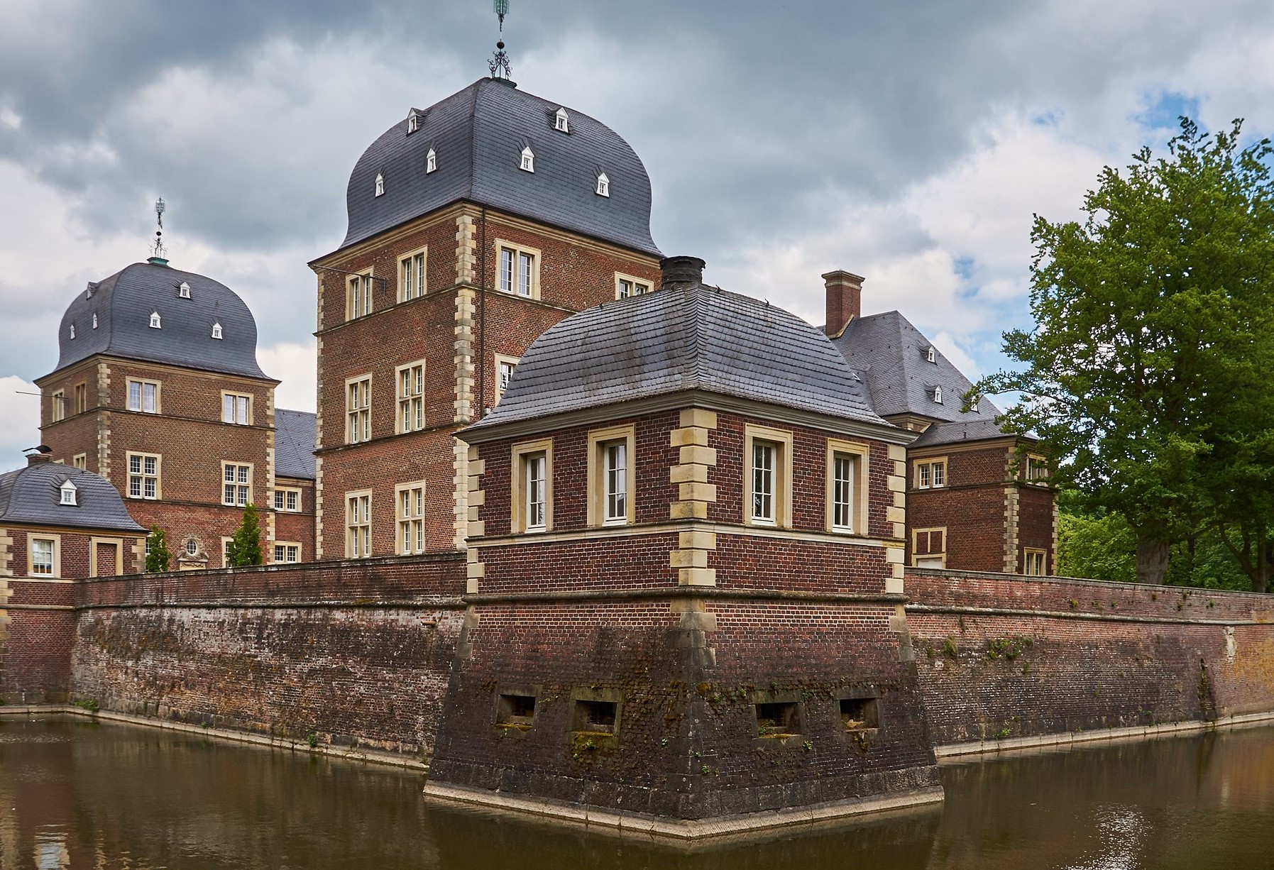 Spaziergang vom Schloss Ahaus zum Aussichtsturm auf dem Monte Klamotte ...